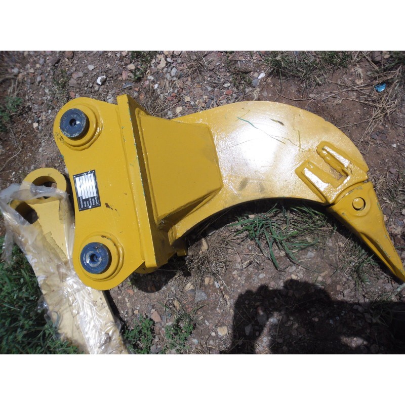 CATERPILLAR BACKHOE 8 TON RIPPER