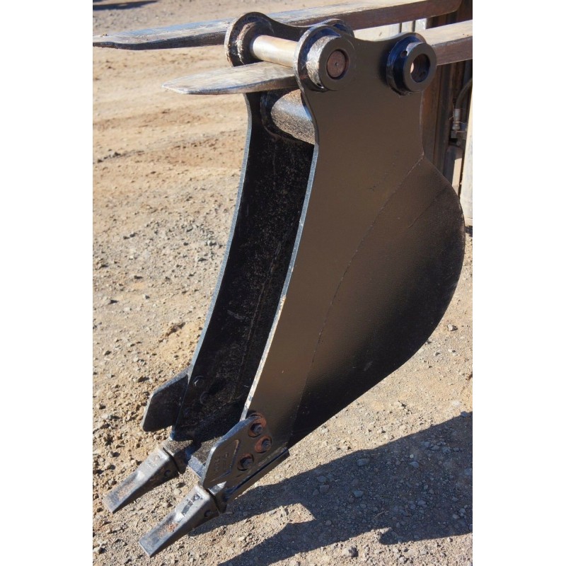 3 TON BUCKET - 200MM WIDE - KOMATSU